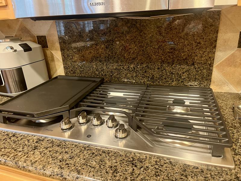 Shop GE Profile 36-in 5 Burner Gas Cooktop and 30-in Smart Air Fry ...