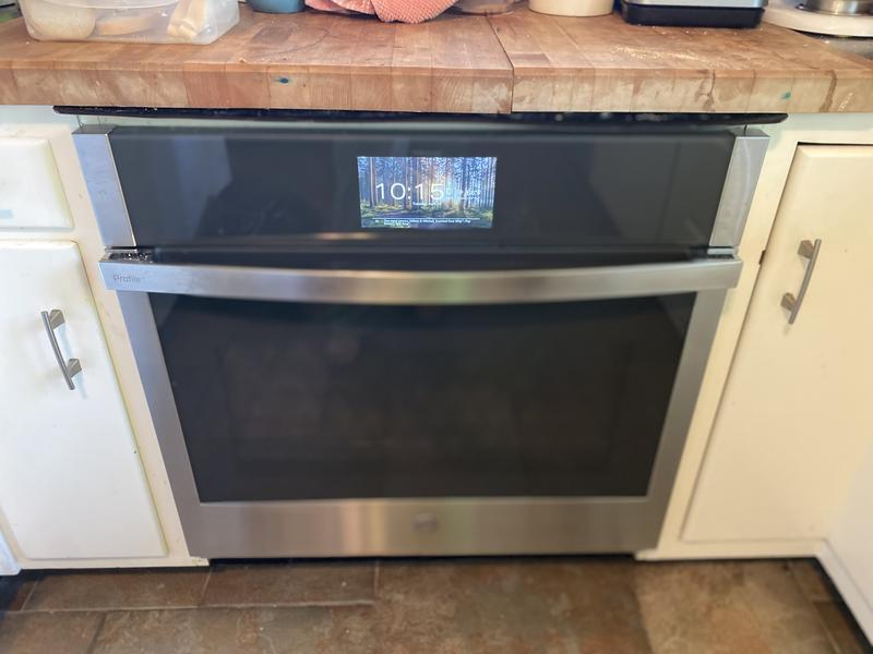 GE Profile 30-in Smart Single Electric Wall Oven with Air Fry True ...