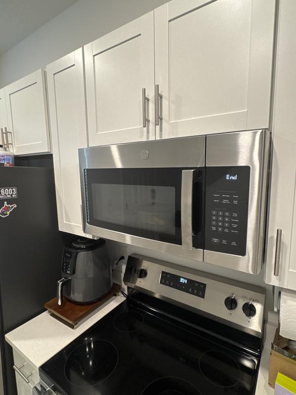 GE 1.6-cu ft 1000-Watt 29.88-in Over-the-Range Microwave (Black ...
