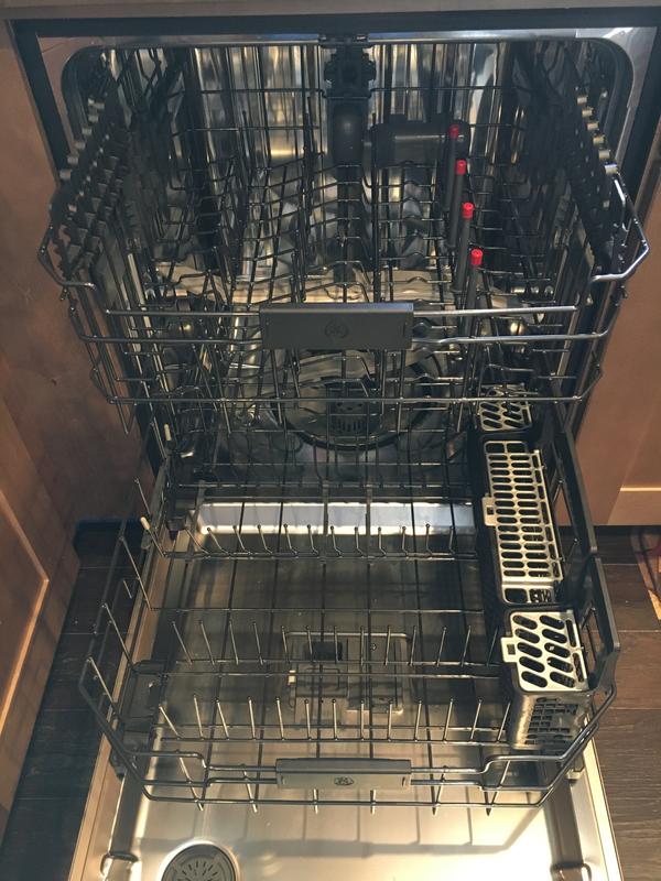 GE Front Control 24-in Built-In Dishwasher (Black Slate) ENERGY STAR ...