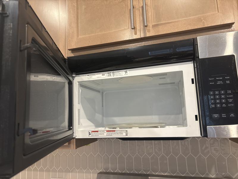 GE 1.6-cu ft 1000-Watt 29.88-in Over-the-Range Microwave (Black ...