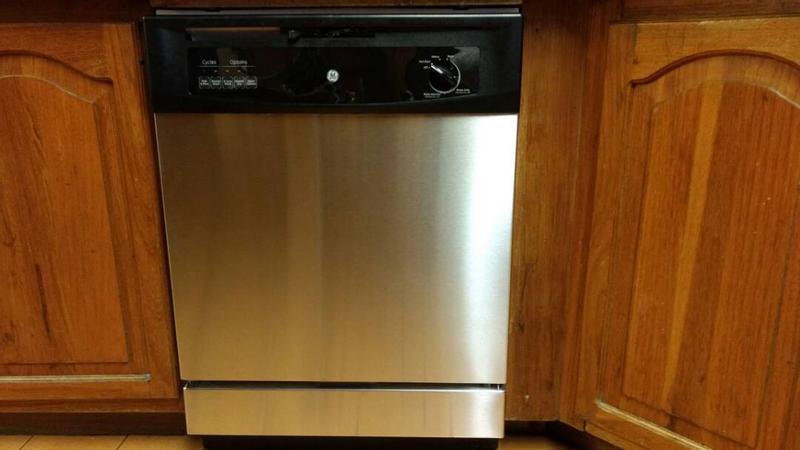 GE Front Control 24-in Built-In Dishwasher (Black) ENERGY STAR, 62-dBA ...