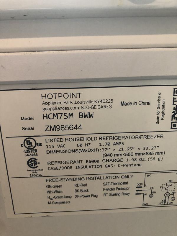 Hotpoint 7.1 cu ft Manual Defrost Chest Freezer White HCM7SMWW at Lowes