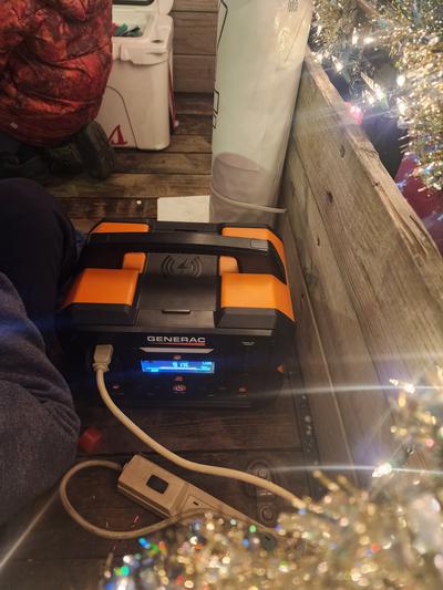 Generac 3,200/1,600-Watt GB1000 Battery-Powered Portable Power Station ...