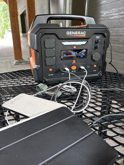 Generac 3,200/1,600-Watt GB1000 Battery-Powered Portable Power Station ...