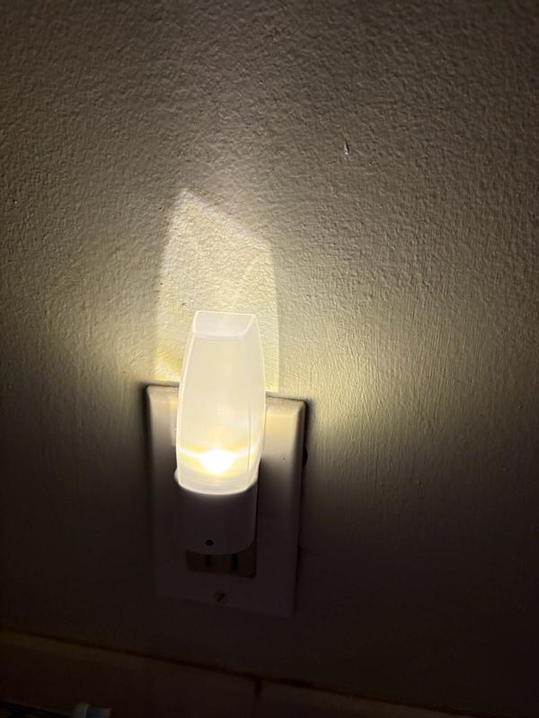 Utilitech 4 -Pack White LED Auto On/Off Night Light in the Night Lights ...