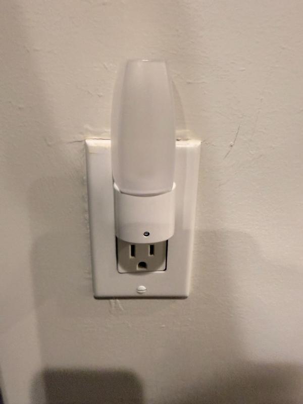 Utilitech 2 -Pack White LED Auto On/Off Night Light in the Night Lights ...