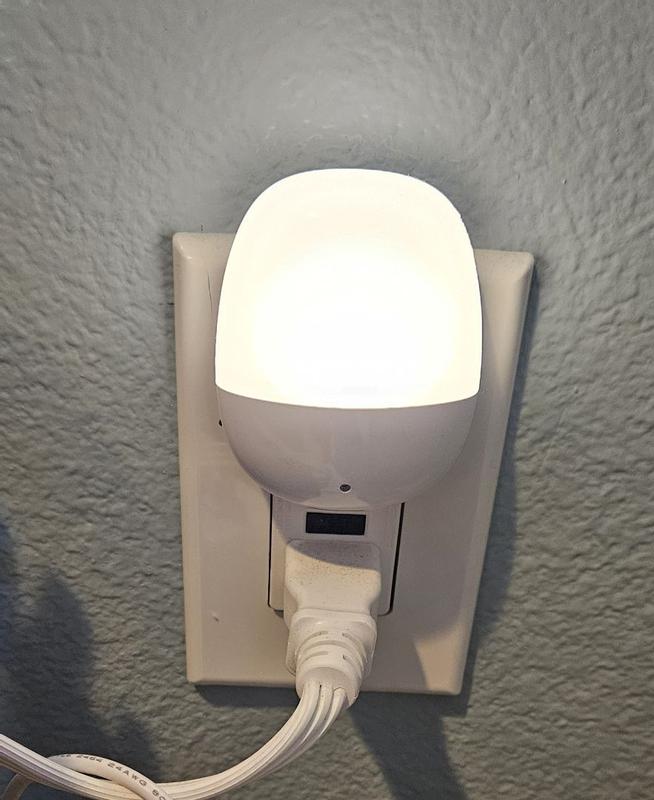 Utilitech 2 -Pack White LED Auto On/Off Night Light in the Night Lights ...