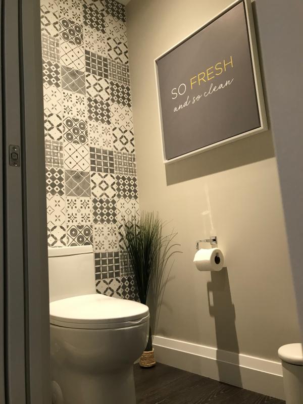 Graham & Brown 8-in Grey Vinyl Textured Tile 0.6-sq ft Unpasted Paste ...
