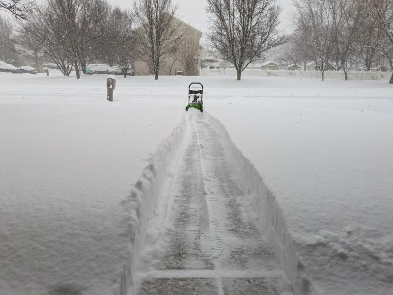 Greenworks Pro 60-volt 20-in Single-stage Push Cordless Electric Snow ...