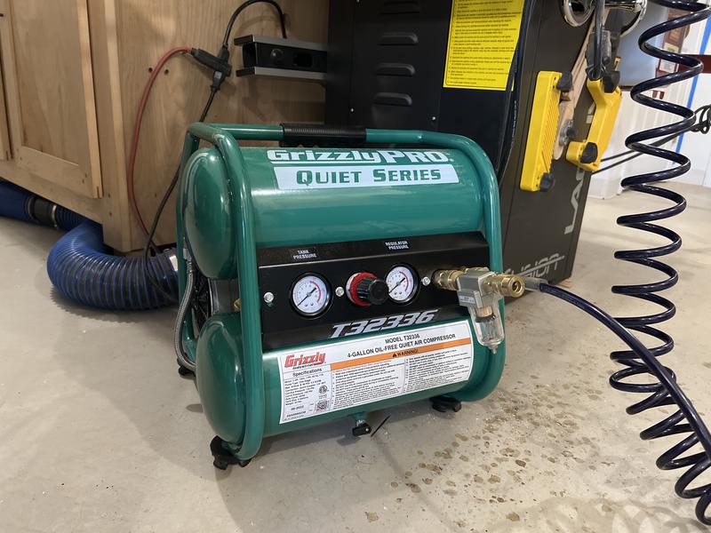 Grizzly 4-Gallon Portable Electric 140 PSI Twin Stack Air Compressor ...