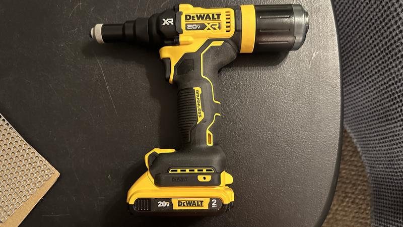 DEWALT 20V 3/16-In Rivet Tool 2.0AH DCF403D1 at Lowes.com