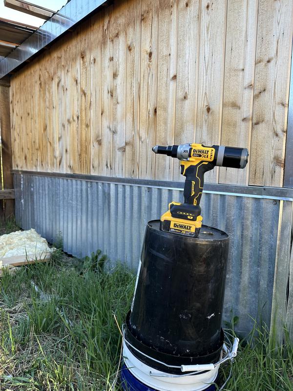 DEWALT 20V 1-4/In Rivet Tool PS DCF414GE2 at Lowes.com