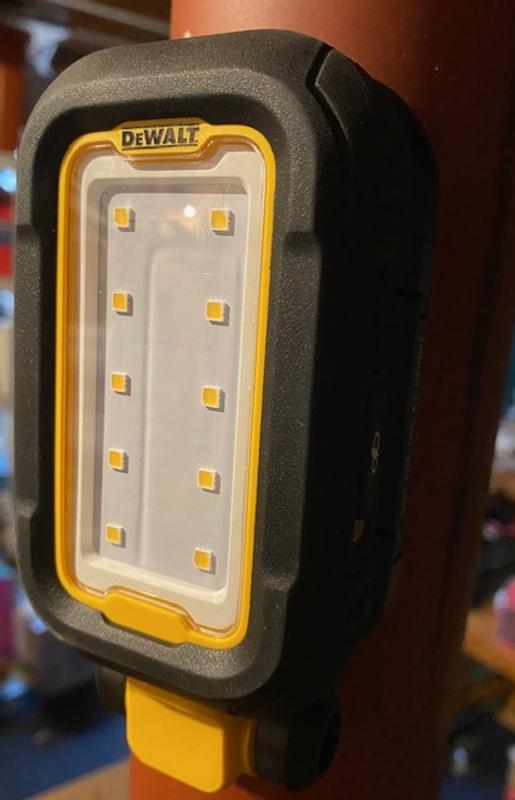 DEWALT 4-volt 1000-Lumen LED Battery-operated Rechargeable Portable ...
