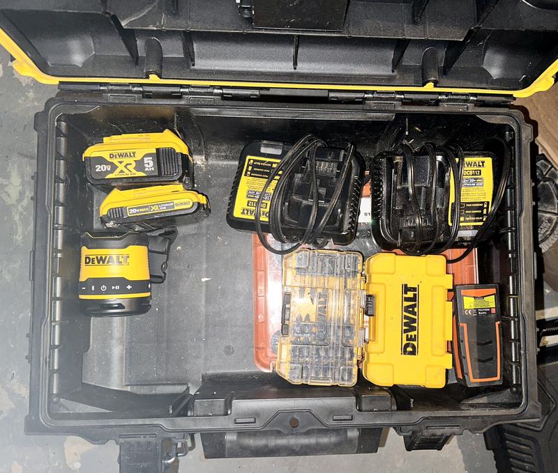 DEWALT 3-in Bluetooth Compatibility Indoor/Outdoor Portable Speaker ...