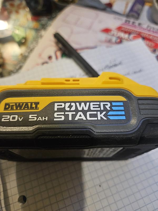 DEWALT XR POWERSTACK 20-V Lithium-ion Battery and Charger (5 Ah ...