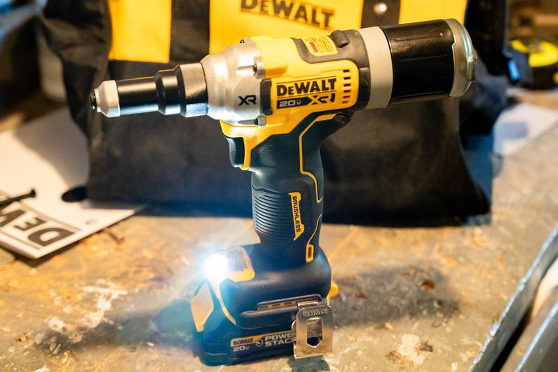 DEWALT 20V 1-4/In Rivet Tool PS DCF414GE2 at Lowes.com