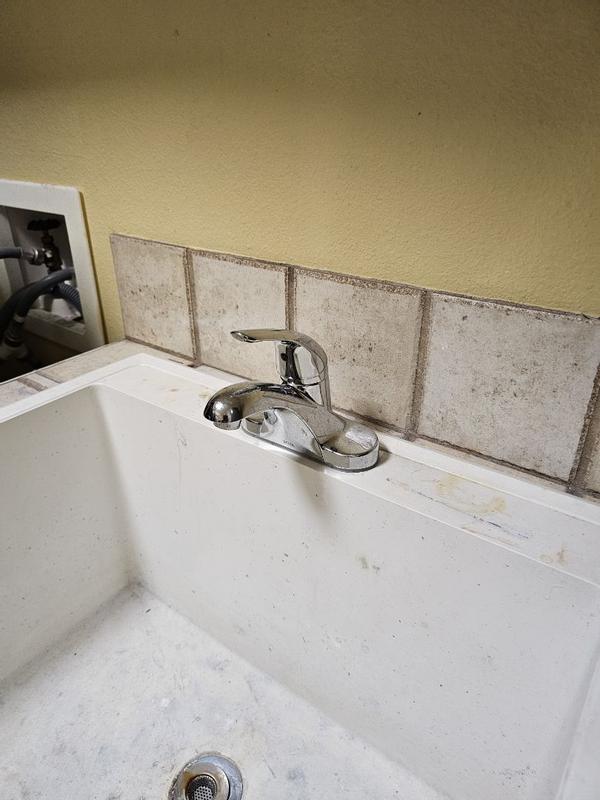 Delta Foundations Stainless 4-in centerset 1-Handle WaterSense Bathroom ...