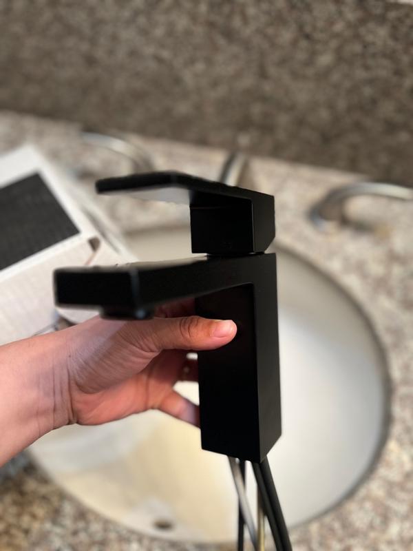Delta Modern Matte Black Single Hole 1-Handle WaterSense Bathroom Sink ...