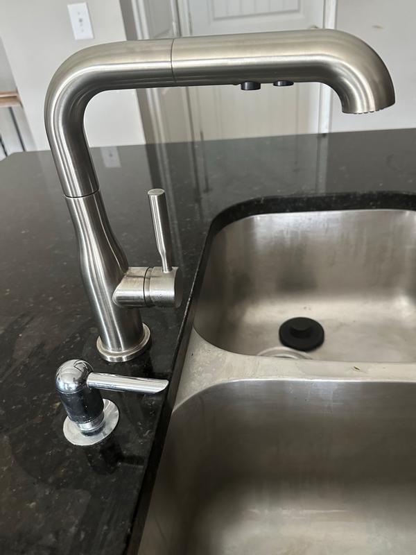 Delta Almari Matte Black Single Handle Pull-out Kitchen Faucet with ...