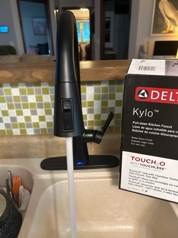 Delta Kylo Chrome Single Handle Deck-mount Touchless Pull-down Kitchen ...