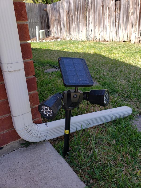 BELL + HOWELL Bionic Lighting 500-Lumen 6-Watt Black Solar LED Spot ...