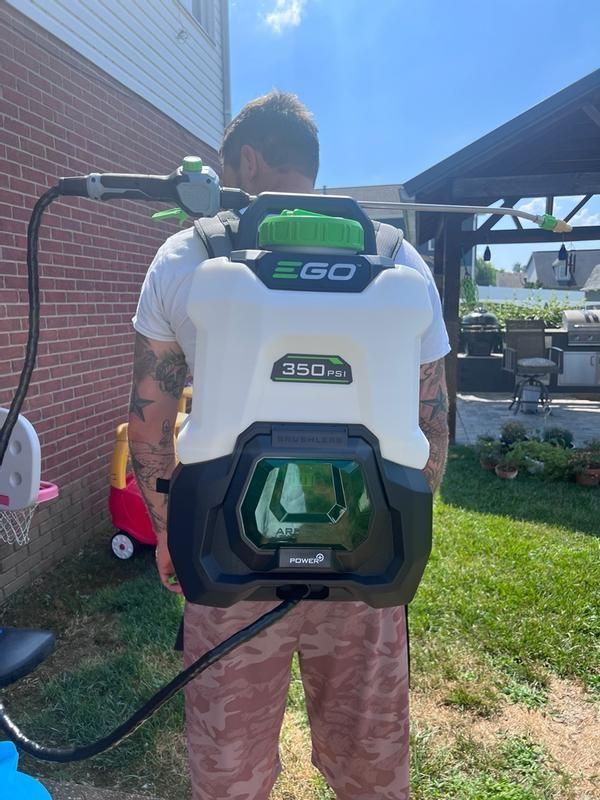 EGO 4-Gallon 56-volt Battery Operated Rubber Hose Plastic Backpack ...