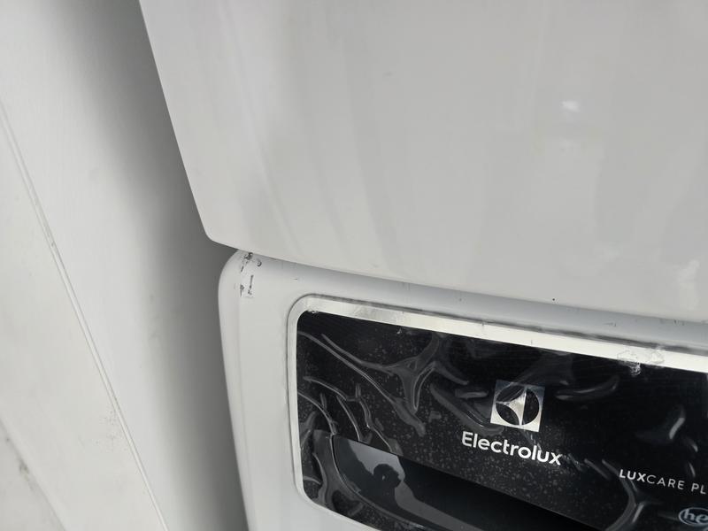 Electrolux 8-cu ft Stackable Steam Cycle Vented Electric Dryer (White ...