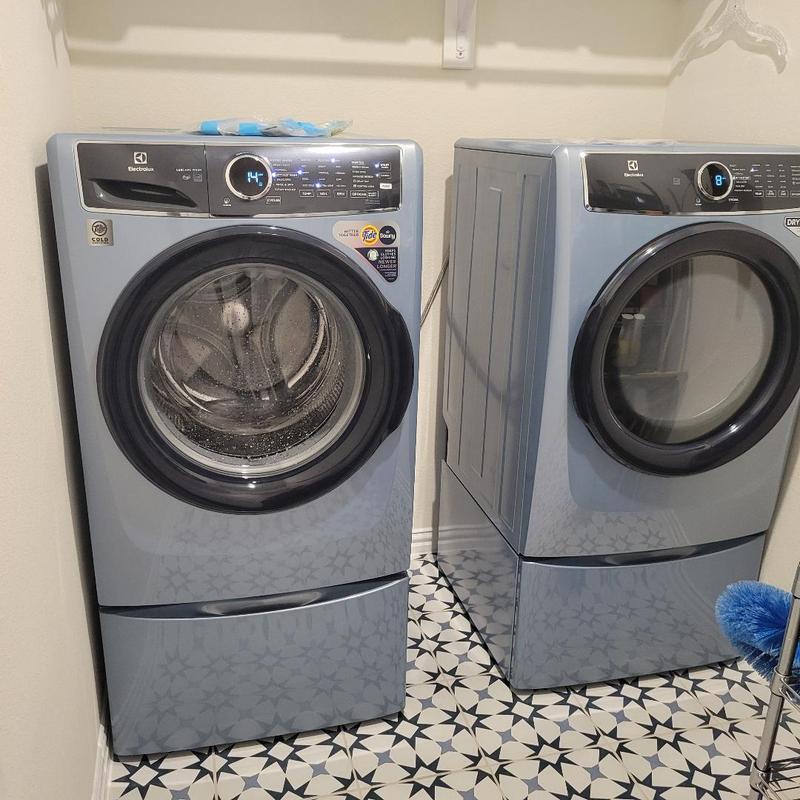 Electrolux 4.5-cu ft High Efficiency Stackable Steam Cycle Front-Load ...