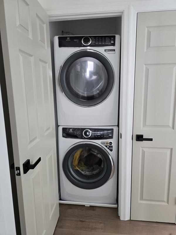 Electrolux 8-cu ft Stackable Steam Cycle Vented Electric Dryer (White ...