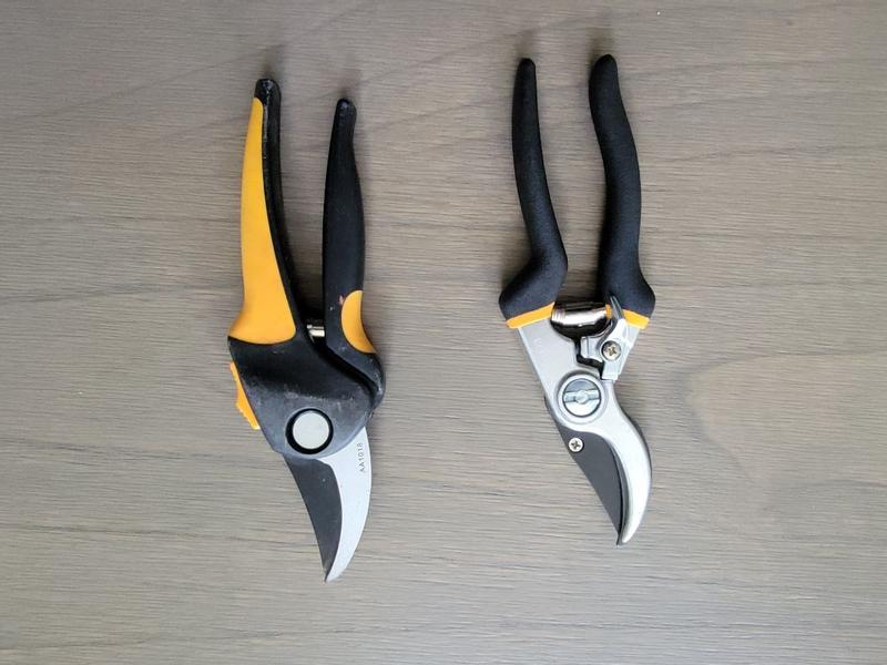 Fiskars Steel Bypass Hand Pruner with Standard Handle 1070434 at Lowes.com