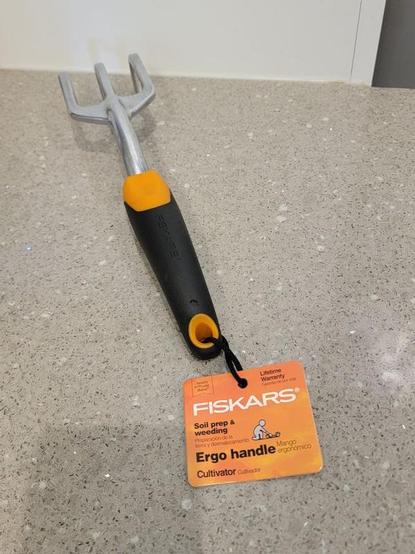 Fiskars 6-in Steel Hand Tiller 1072270 at Lowes.com