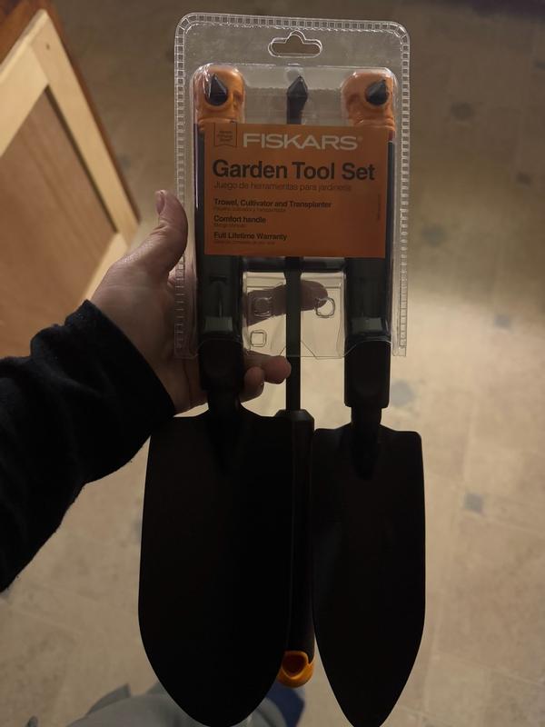 Fiskars Vegetable Gardening Essentials Hand Tool Kit in the Garden Hand ...