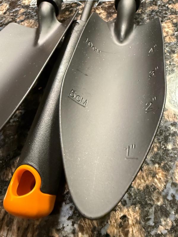 Fiskars Vegetable Gardening Essentials Hand Tool Kit in the Garden Hand ...