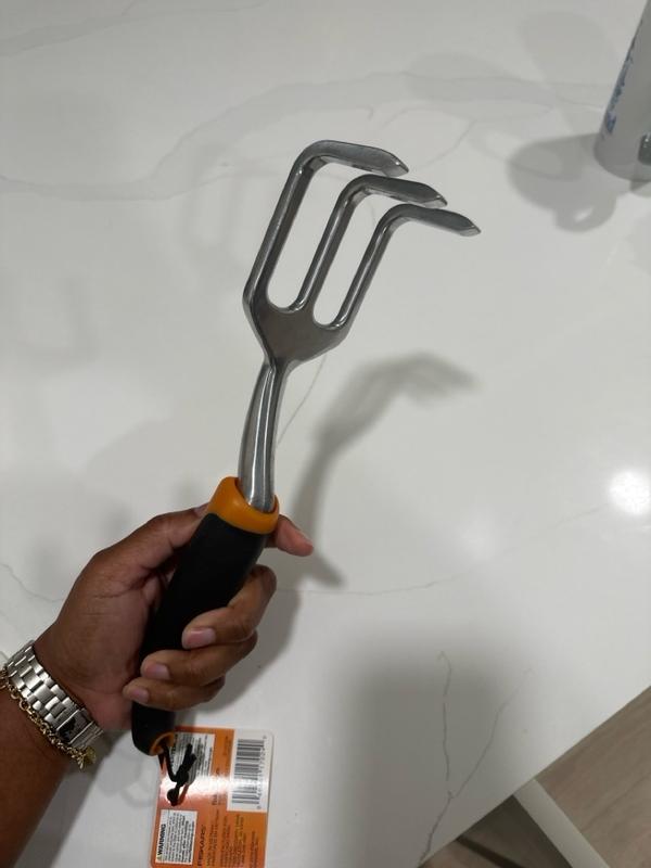 Fiskars 6-in Steel Hand Tiller 1072270 at Lowes.com