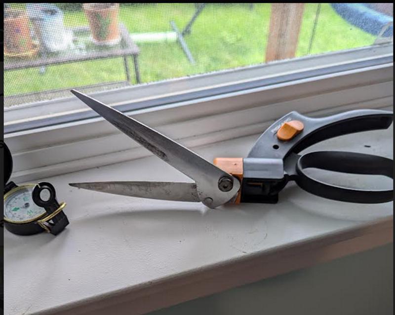 Shear Ease Grass Shears Fiskars