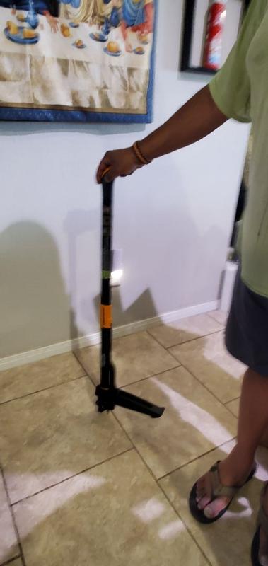 Fiskars Deluxe 4 Claw with Eject Long-handle tool Weeder in the Weeders ...