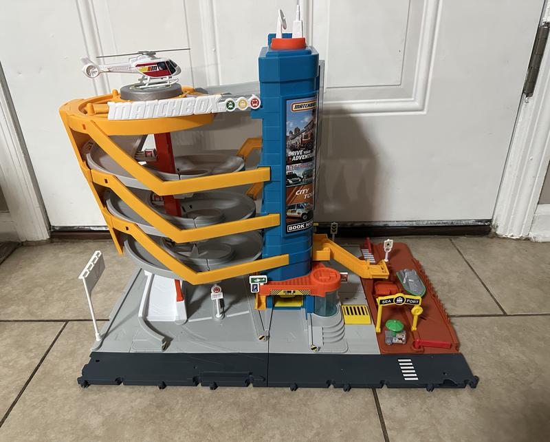 Matchbox Action Drivers Transportation Center With a 1:64 Scale Taxi ...
