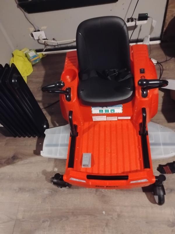 Tractor Supply 12V Zero-Turn Lawn Mower Ride-On Toy, Red at Tractor ...
