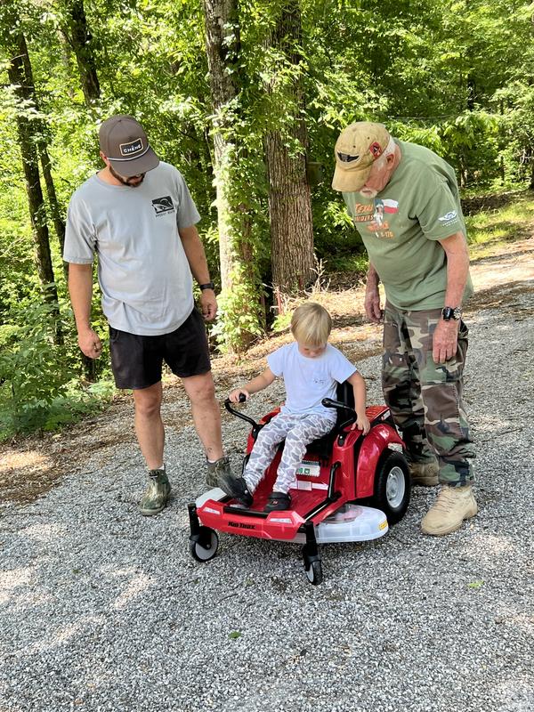 Tractor Supply 12V Zero-Turn Lawn Mower Ride-On Toy, Red at Tractor ...