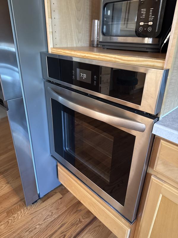 Frigidaire 27-in Single Electric Wall Oven Single-fan Self-cleaning ...