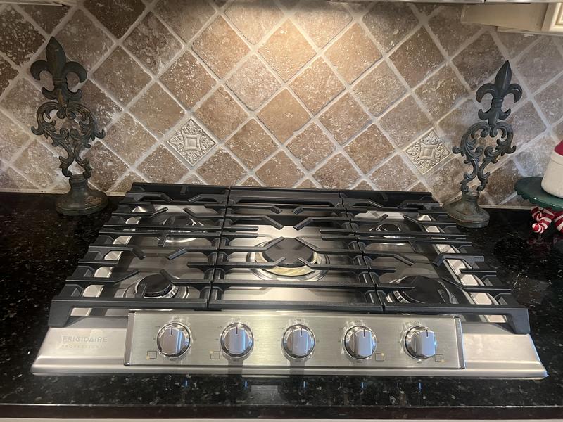 Frigidaire Professional 30-in 5 Burners Stainless Steel Gas Cooktop ...