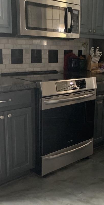 Frigidaire Gallery 30-in 4 Elements 5.4-cu ft Self & Steam Cleaning Air ...