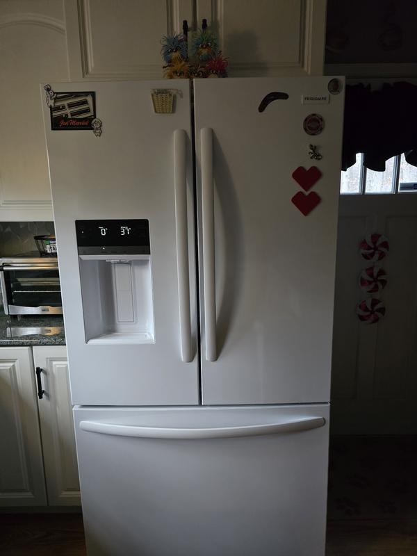 Frigidaire 27.8-cu ft French Door Refrigerator with Ice Maker, Water ...