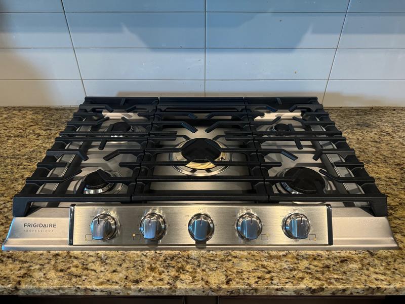 Frigidaire Professional 30-in 5 Burners Stainless Steel Gas Cooktop ...
