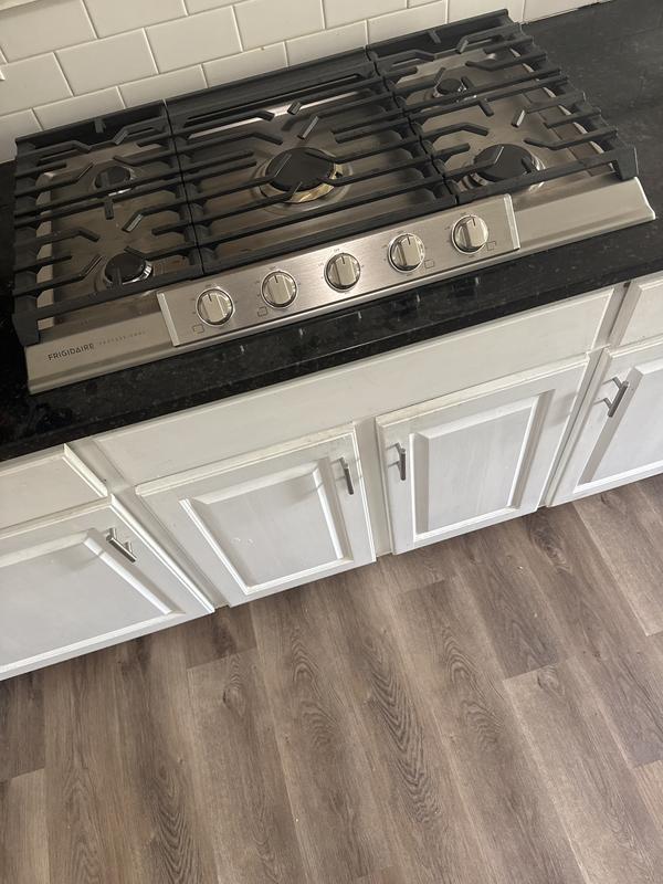 Frigidaire Professional 36-in 5 Burners Stainless Steel Gas Cooktop ...
