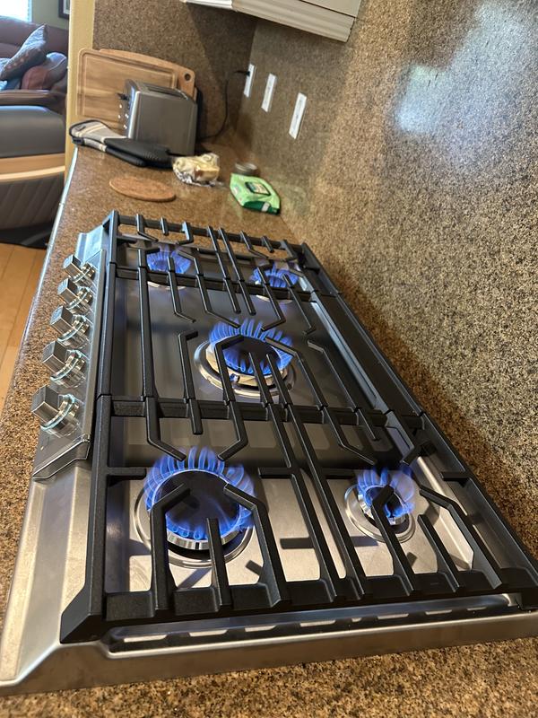 Frigidaire Professional 36-in 5 Burners Stainless Steel Gas Cooktop ...
