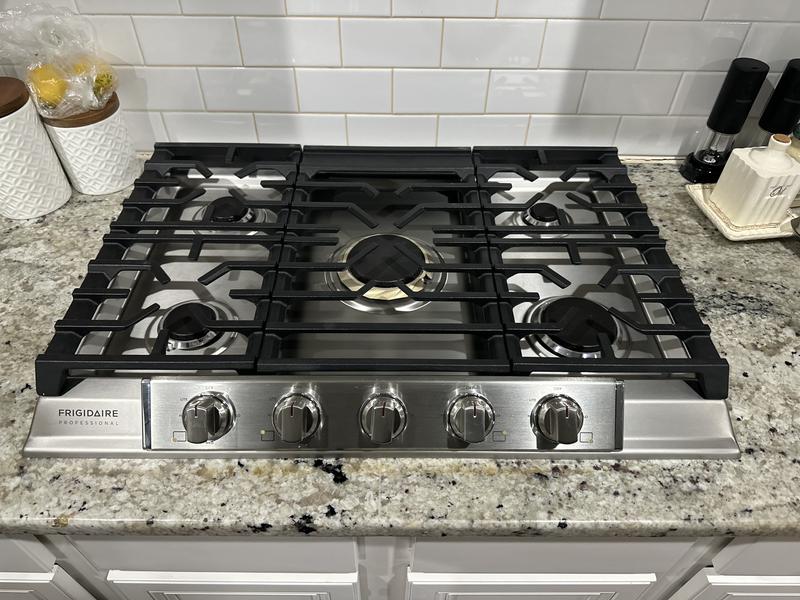 Frigidaire Professional 30-in 5 Burners Stainless Steel Gas Cooktop ...