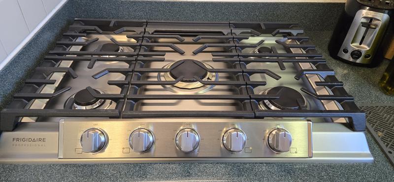 Frigidaire Professional 30-in 5 Burners Stainless Steel Gas Cooktop ...