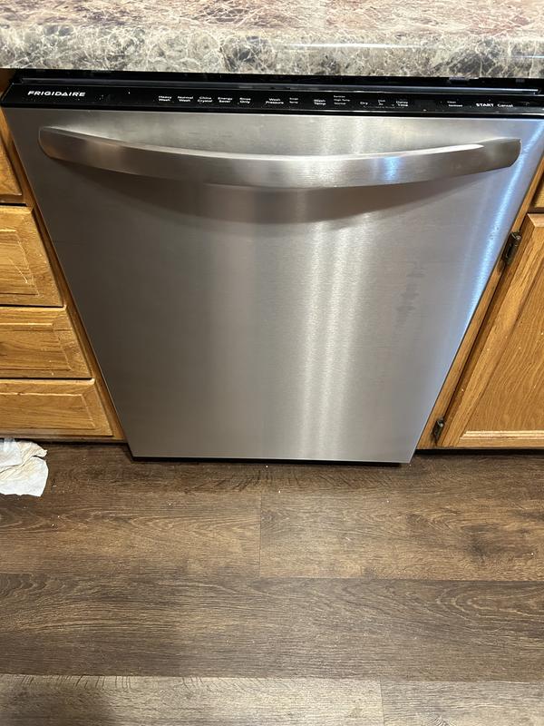 Frigidaire 24-in Top Control Built-In Dishwasher With Third Rack ...